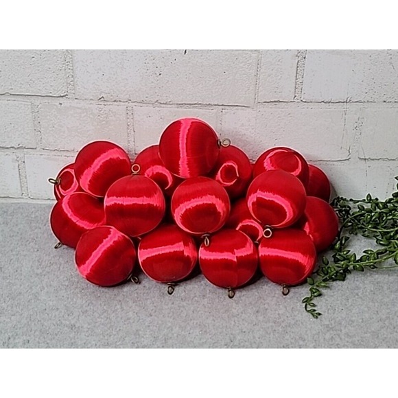 Holiday | Red Satin Silk Spun Round Ball 25 Christmas Retro 22 Pc ...